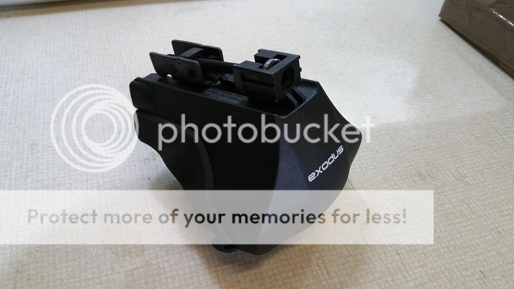 Halfords Exodus Roof Bar Foot Pack FP7 + Exodus (Thule) Aero Bars A127 ...