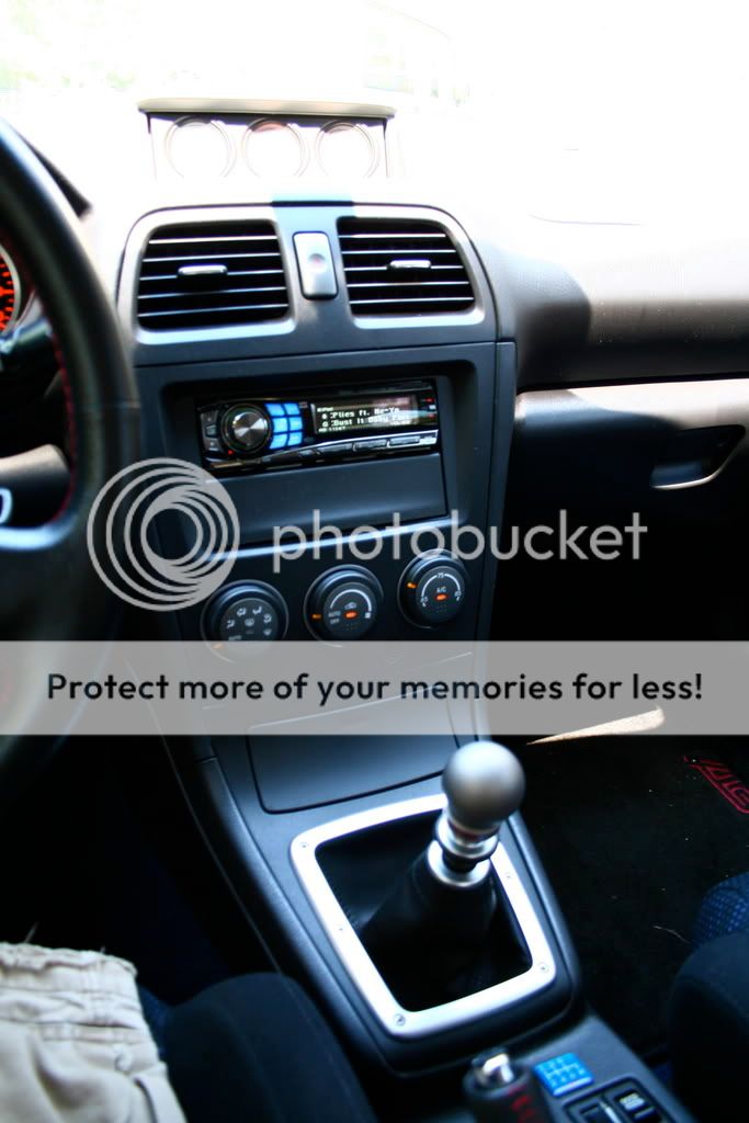 Eliot's 05 STi: 57f's 02 wrx seats, tint and RCE, painted dash...Pics ...